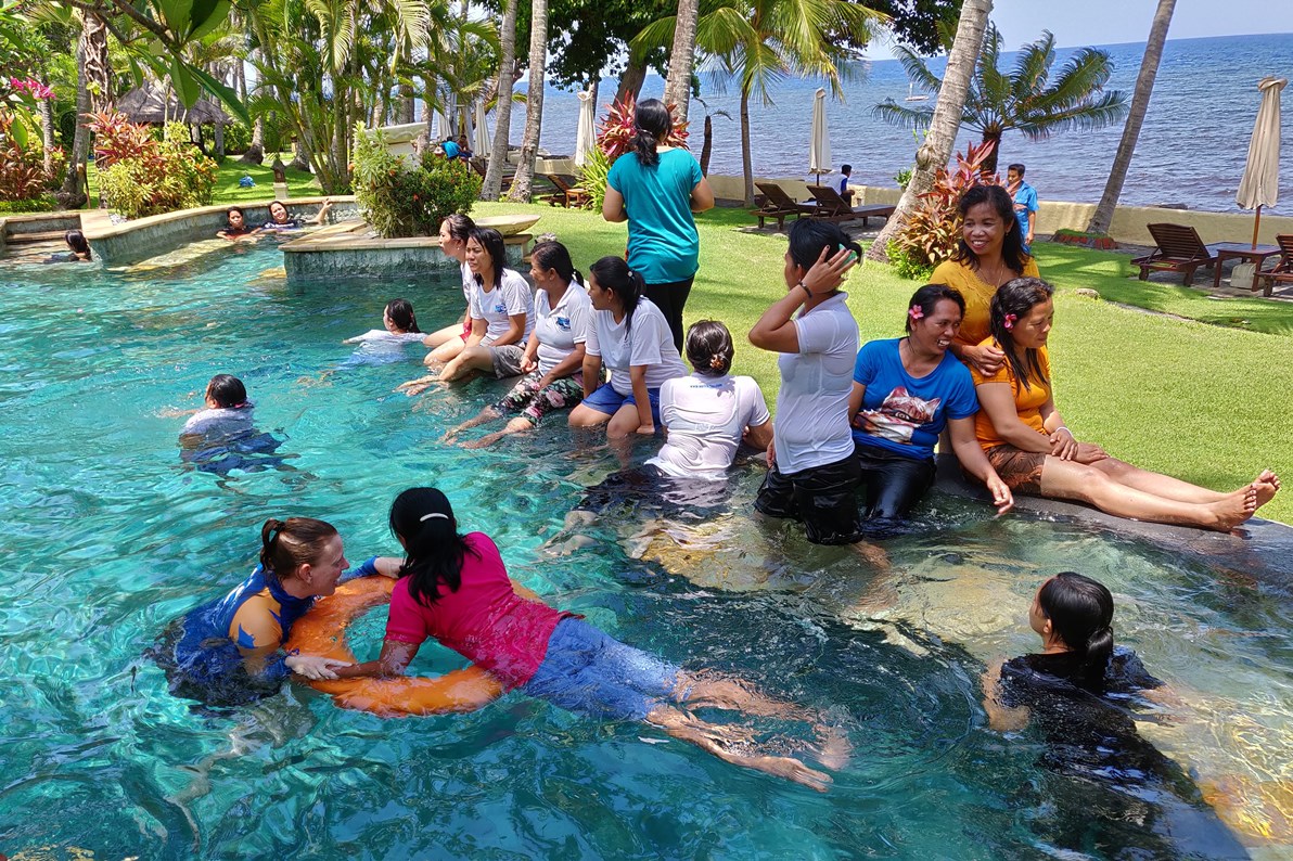 Twisting By The Pool - Werner Lau Diving Centers